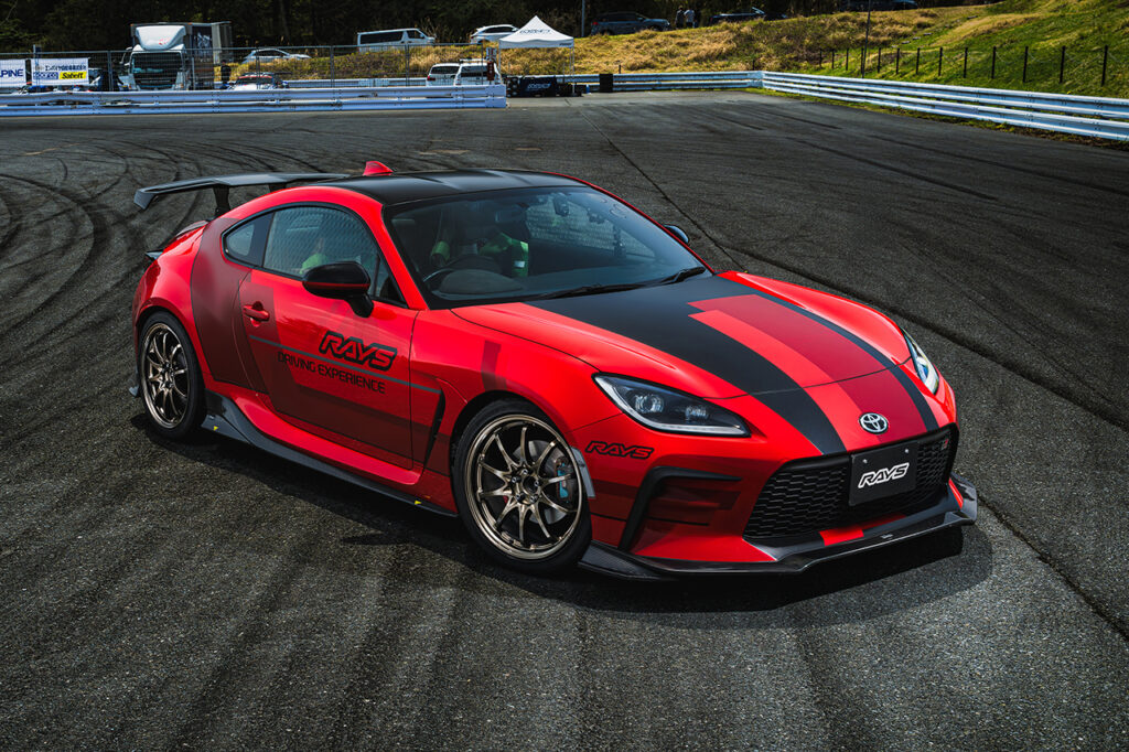 ホイールで変わる走りの味を体感しよう! RAYSがホイール履き替え試乗を実施!! | HYPER MEETING